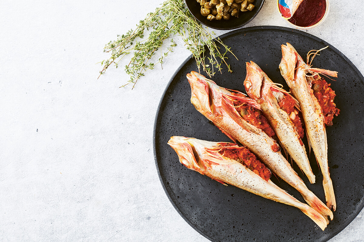 Rouget grondin farci à la tomate et aux câpres - Italia al pomodoro ...